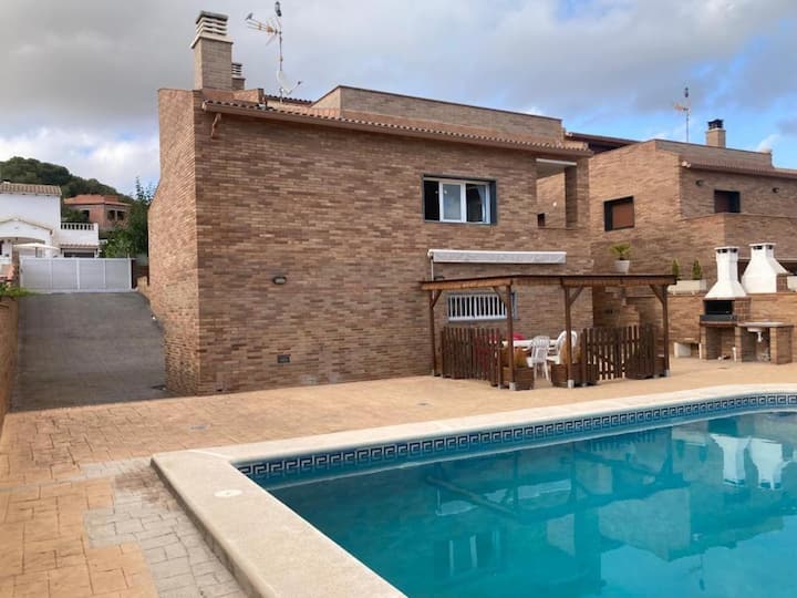 Grandioso Chalet Pobla Montornés - Tarragona