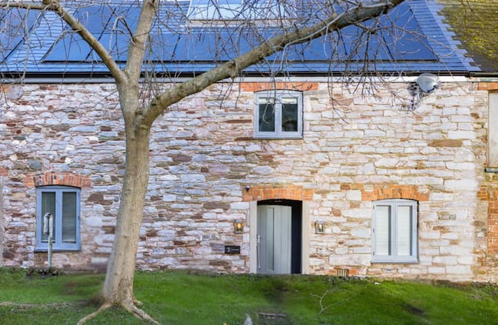 Modern Bolt Hole In Dartmouth. - Dartmouth