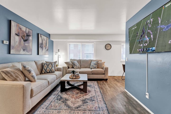 Bright & Cozy Modern Loft | Centrally Located - Farmington Hills, MI