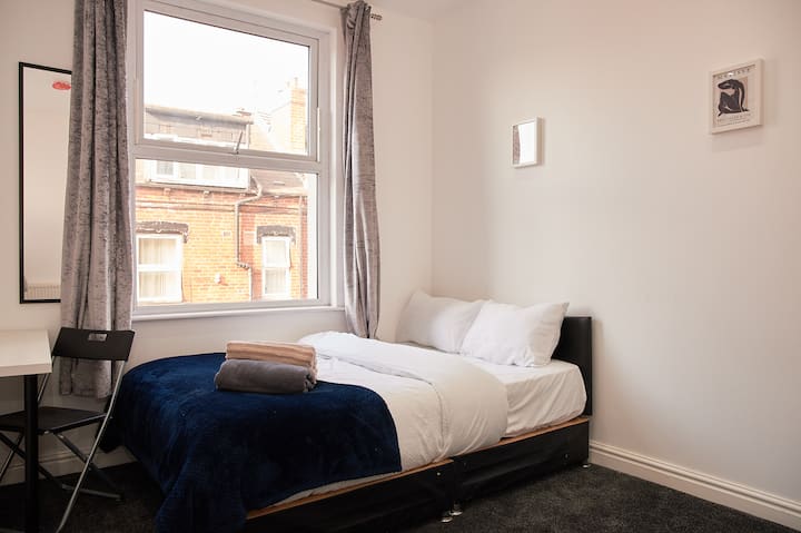 Spacious House Near City Centre - Leeds
