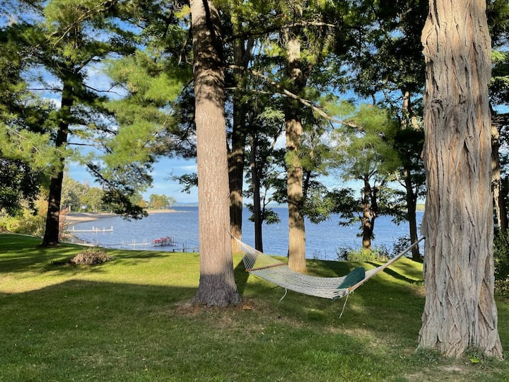 Cozy Lakeside Cottage - Plattsburgh, NY