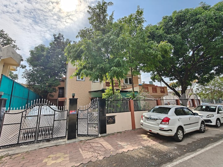 Prime Area 1 Room | Budget Stay - Bhopal