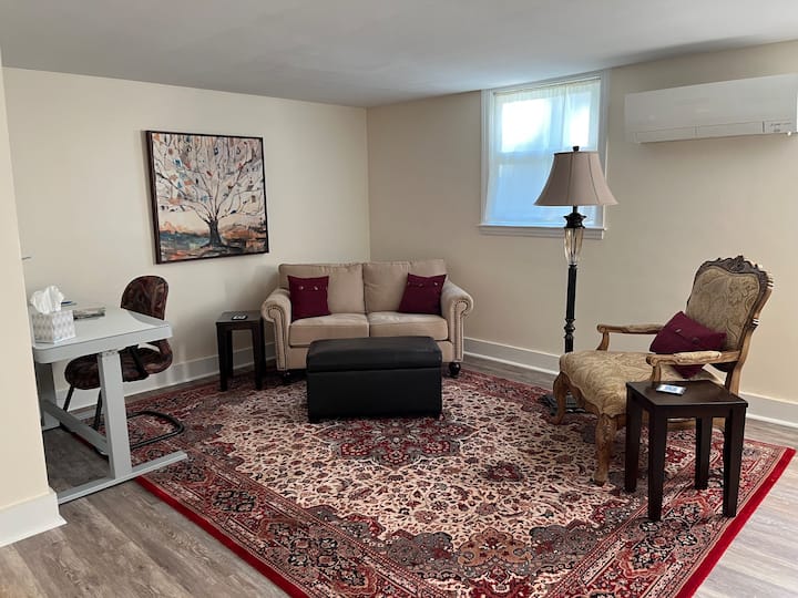 Patio Apartment In Fry's Spring Neighborhood - Charlottesville, VA