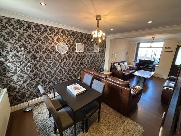 Cosy Double Room | Harry Potter-themed Stay - Watford