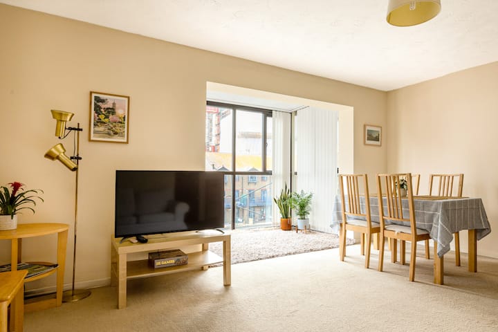 New! Cosy 1br In Canary Wharf W/balc, 10min Tube - London