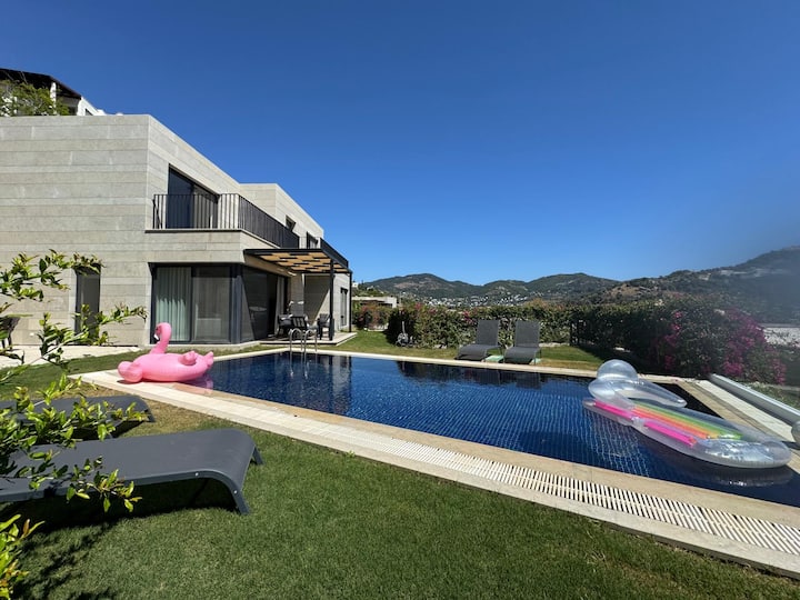 Yalıkavak'ta Deniz Manzaralı ÖZel Havuzlu Villa - Yalıkavak