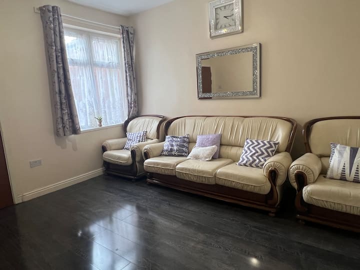 Spacious 6 Bedroom House - The Royal Town of Sutton Coldfield
