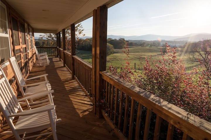 Quiet Cabin W/gorgeous Views! - Stanley, VA