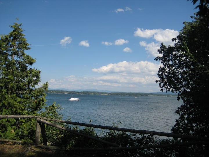 Charming Lakeside Cottage - Button Bay State Park, Vergennes
