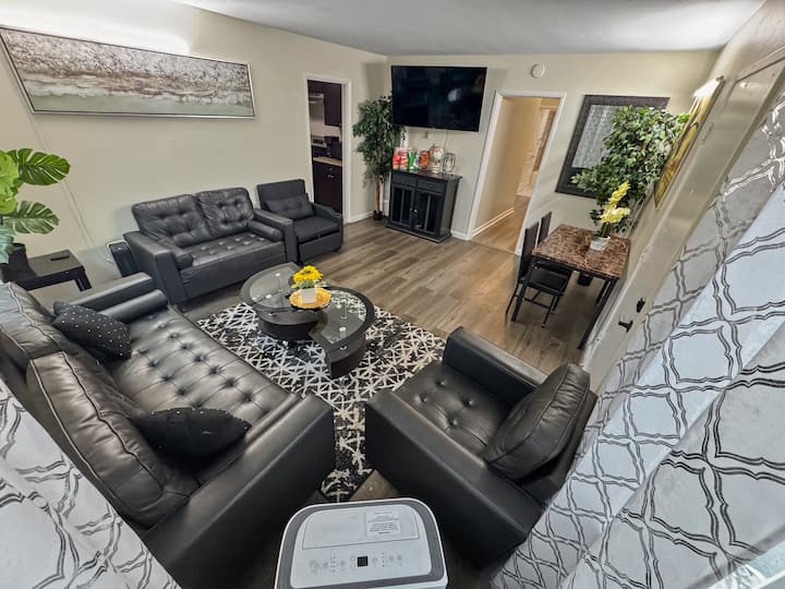 North Park Getaway – 7 Guests - San Diego, CA