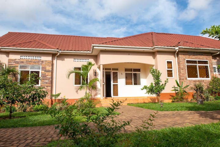 2 Bedrooms, 2 Bathrooms - Kampala