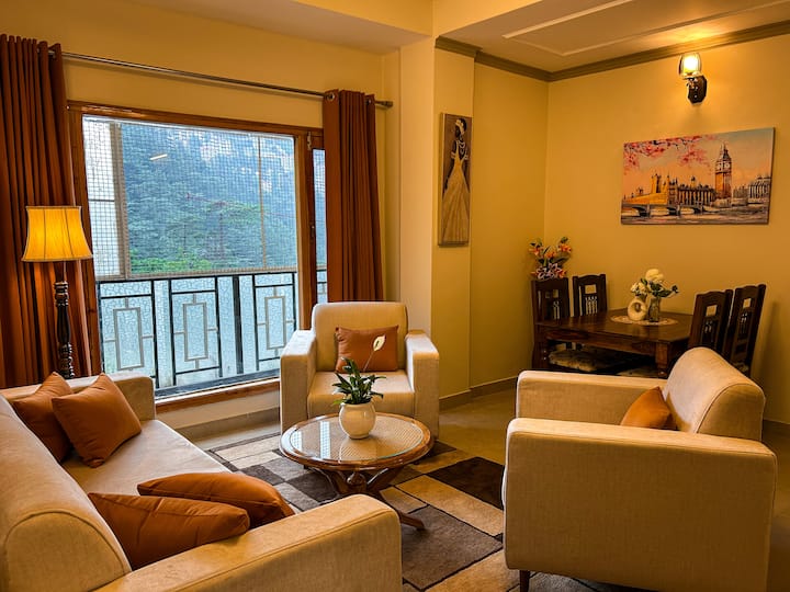 Cozy 2bhk | Private Theatre | Panoramic View - Shimla