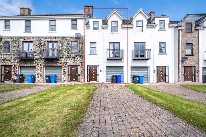 Spacious Townhouse In Portstewart - Portstewart
