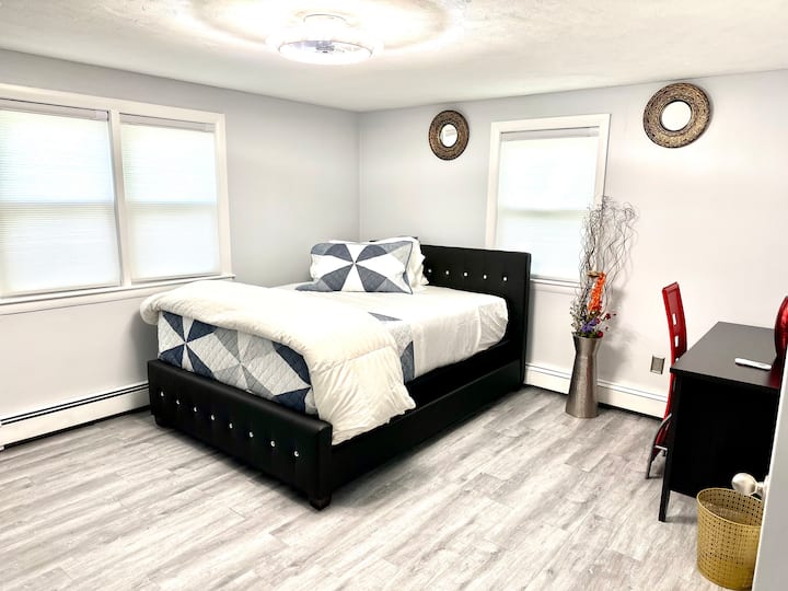 Single Spacious Room - Lynn