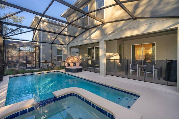 Storey Lake Home With 6 Large Bedroom - Kissimmee, FL