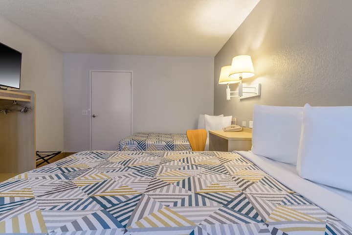 Motel 6 Hayward - Silicon Valley - Hayward, CA