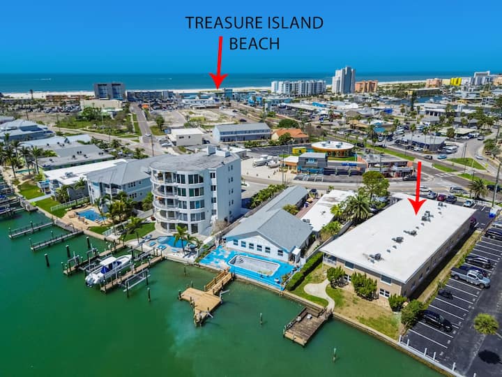 Welcome To Your Relaxing Beach Getaway! - Treasure Island, FL