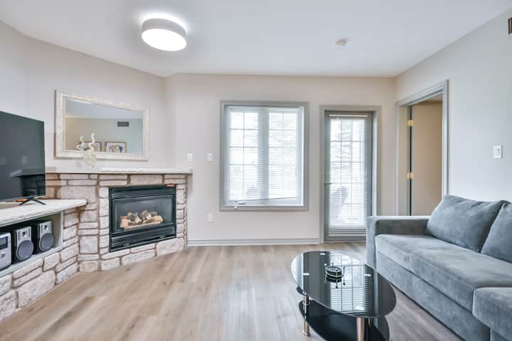 King Suite – Sauna, Kitchen & Heated Pool - Horseshoe Valley, ON