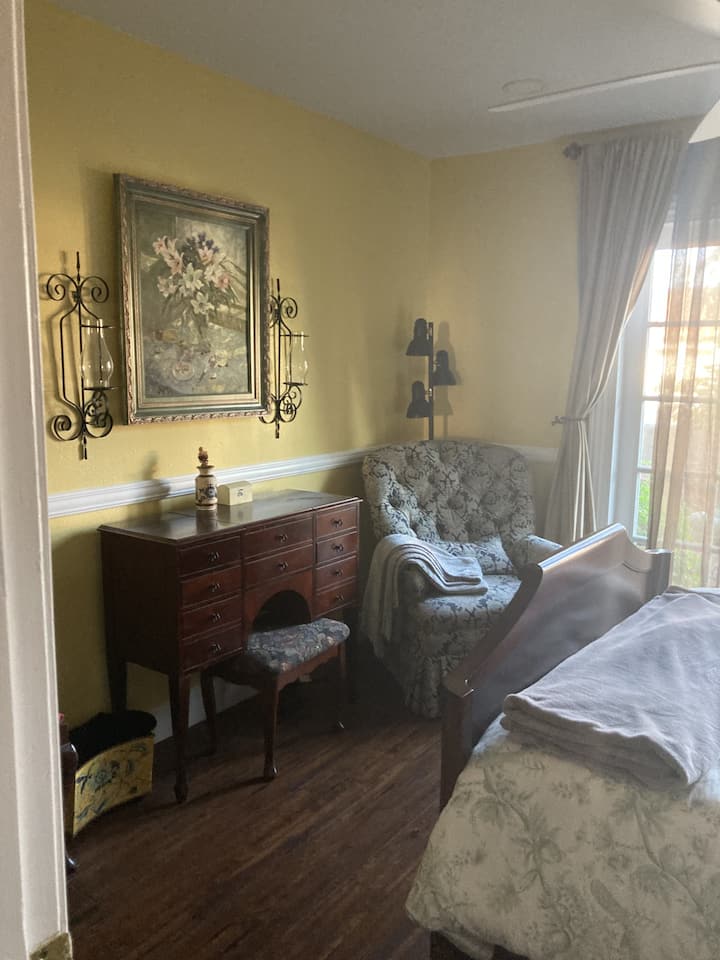 Charming Room By The Beach #1 - Costa Mesa, CA