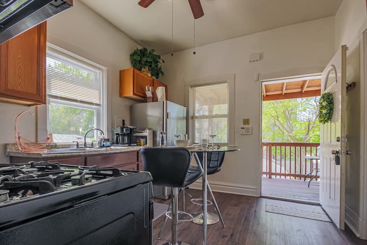 Comfortable One-bedroom Apartment Near Chicago - Brookfield, IL
