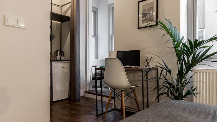 Cozy Designer Suite In Heritage Building @ Galata - Beyoğlu