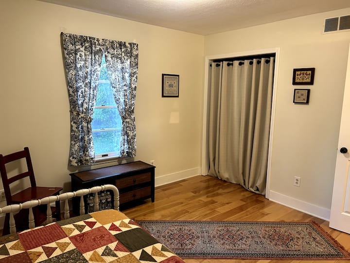 Murphy's Garden Lookout Room - Oberlin, OH