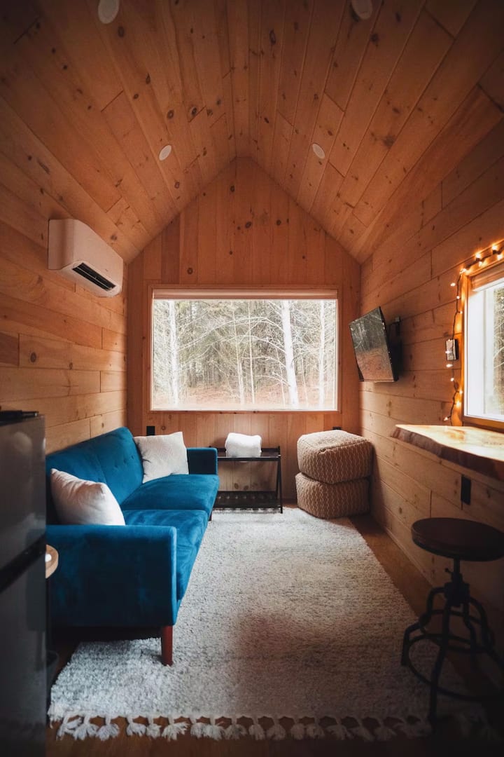 The Iris: Secluded Nordic Style Tiny Home - Knoxville, TN