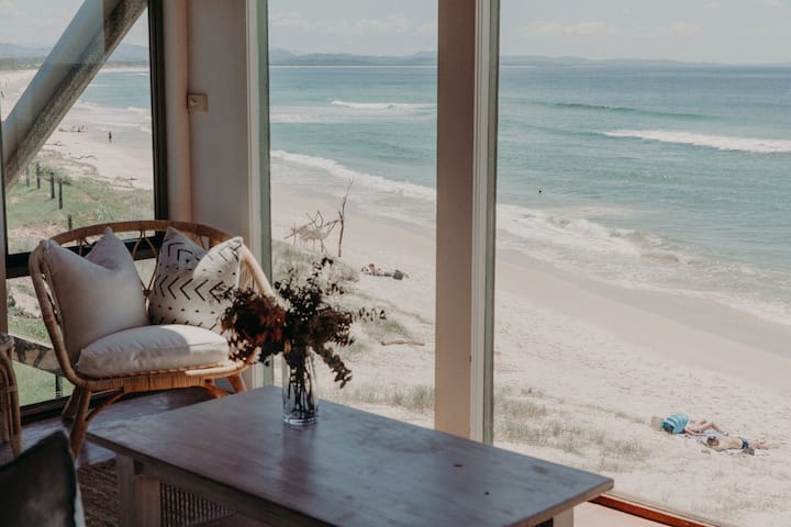 Beaumonts Apartment -  Beachfront, Surf & Views - Byron Bay