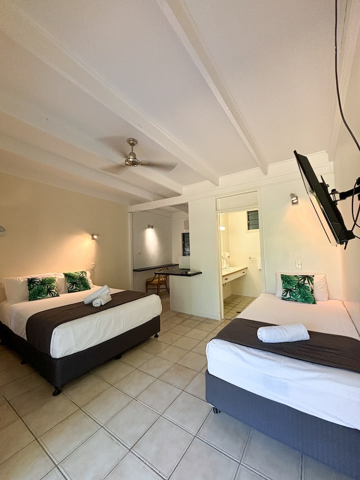 Superior Twin Studio At Amaroo - Townsville