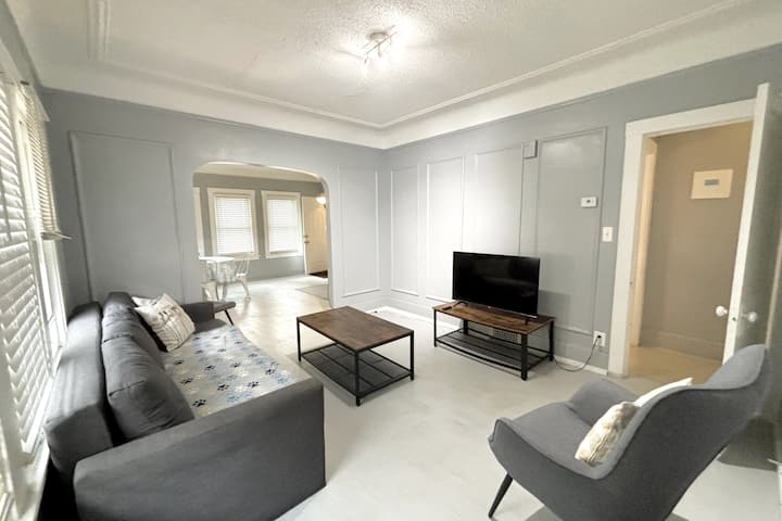 Cozy & Quiet 2 Bedrooms - Detroit, MI