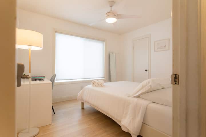 Beachside Queen Room, Coliving & Workspace - Encinitas, CA