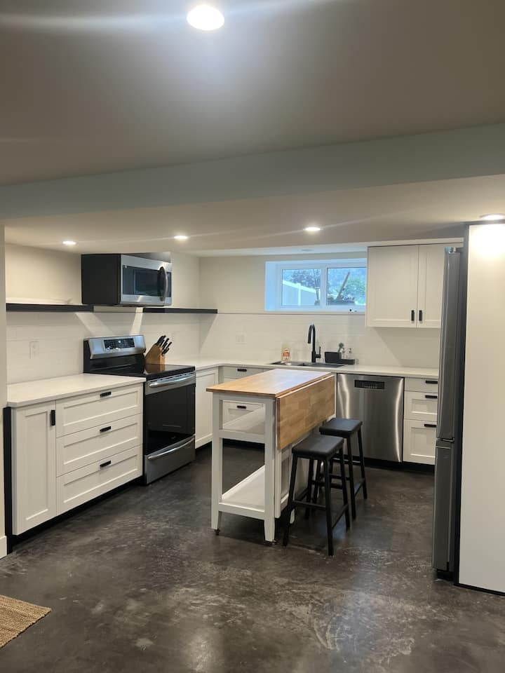 New Modern Private Suite - Kelowna
