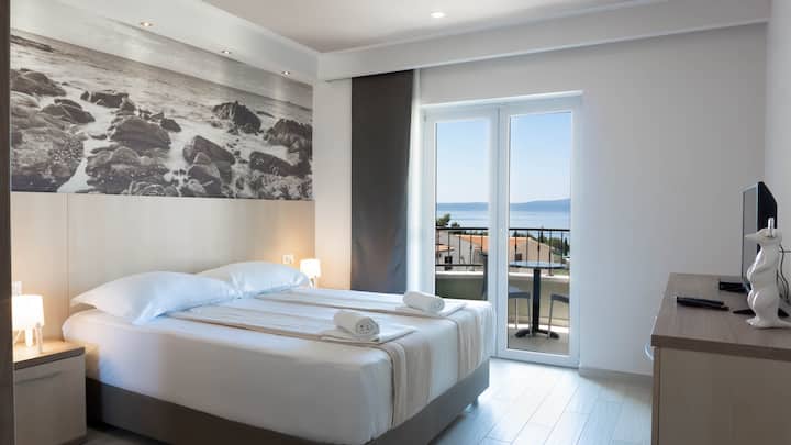 Apartment Mateo With Sea View - Tučepi