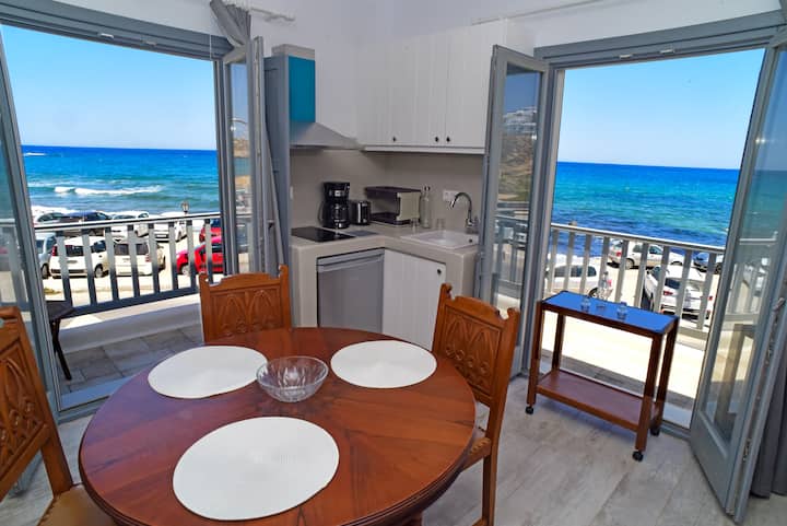 Naxos Town Sea View Top Floor And Beach Front Apt - Naxos
