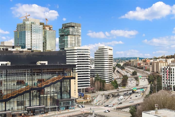 Sun-filled 2br/2ba Condo In Downtown, Free Parking - Seattle, WA