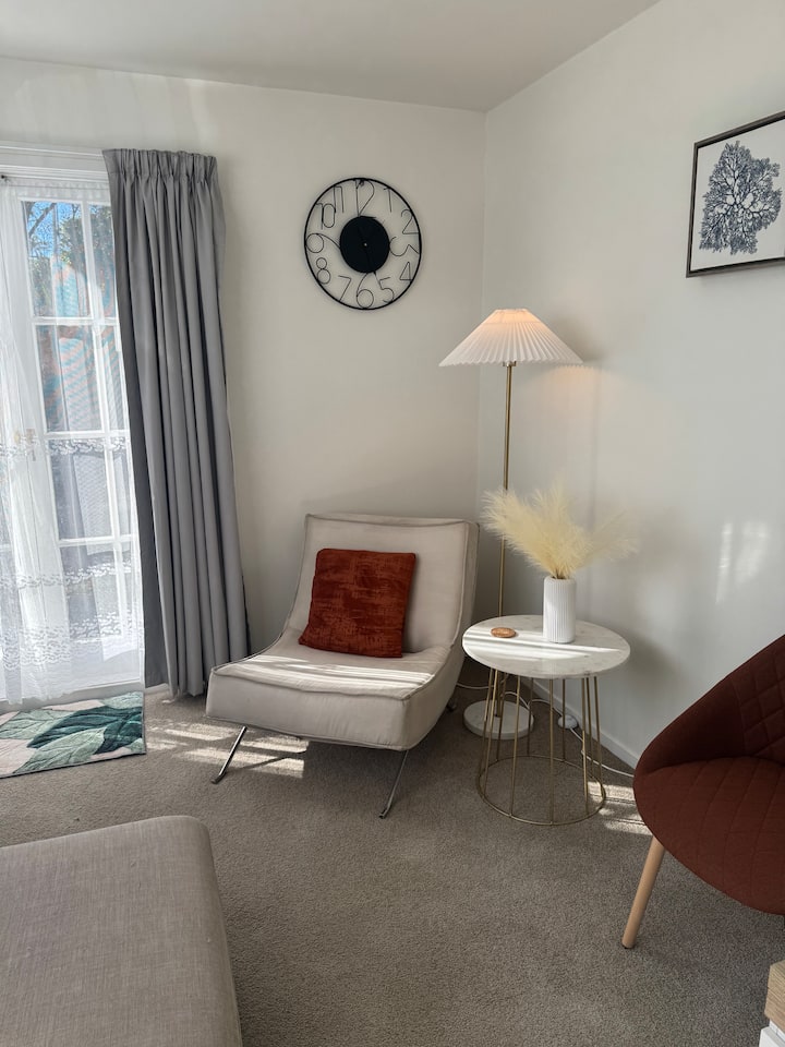Little Farm House - Riverhead