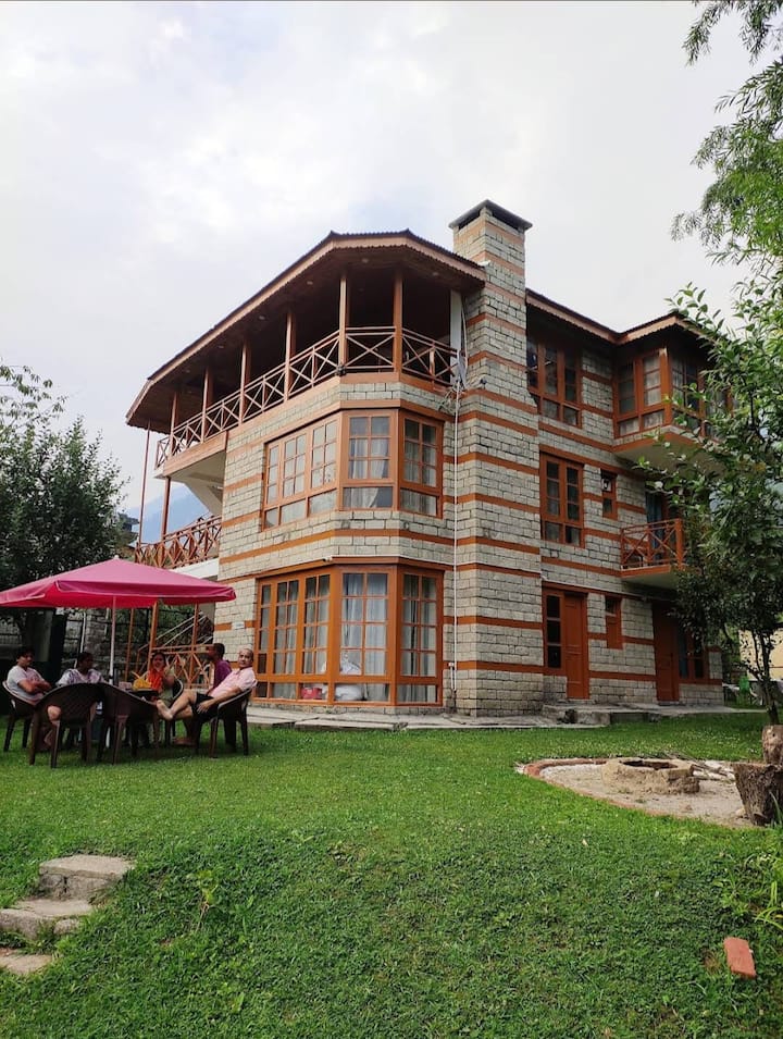 5bhk Villa With Private Garden - Manali
