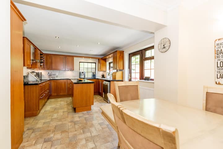Stay With Stewart: 2 Rooms In Country-style House - Farnham