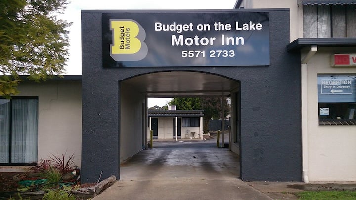Budget On The Lake - Hamilton