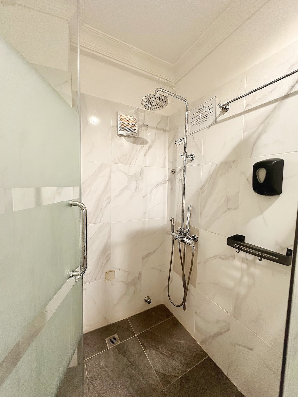 Studio East Legon avec petit déjeuner, Wi-Fi rapide et salle de sport ...