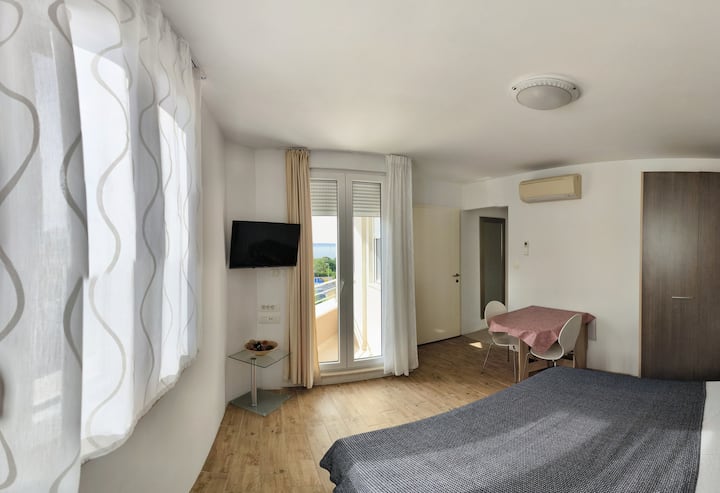 Seafront Apartment 3m - Split