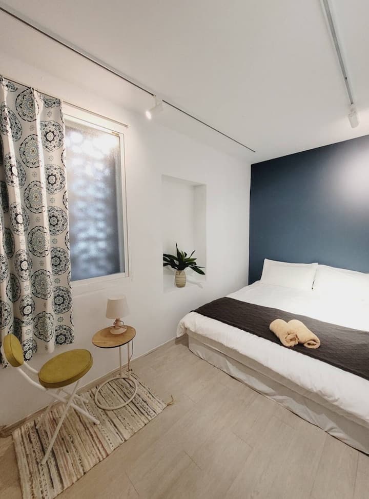 3t2 6 Mins To Mrt Aprt. 2-4ppl台北京站中山捷運/兩房一廳/寧夏夜市月租 - Taipei