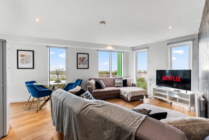 3 Bed 3 Bath Penthouse In Manchester - Parking - Manchester