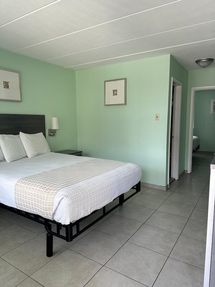 Royal Canadian Motel - Stone Harbor, NJ