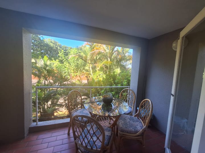 2 Br W/ Fast Wi-fi, Squash Court - Durban