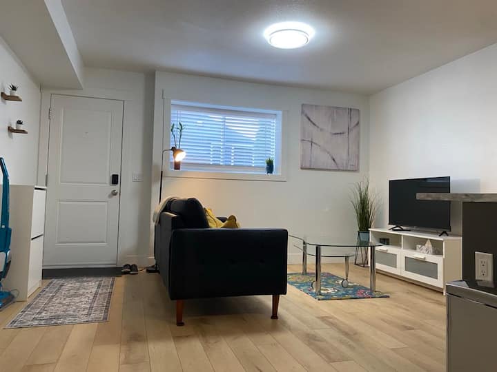 Cozy 2br Suite By Airport - Kelowna