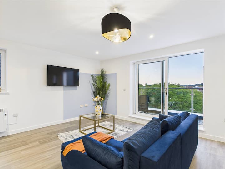 Cooden Beach | Sleeps 10 | Parking - Bexhill-on-Sea