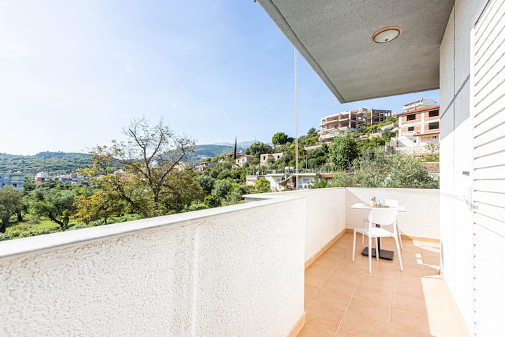 Zoe's 7 | 1br Ap W Parking, Kitchen & Balcony - Himarë