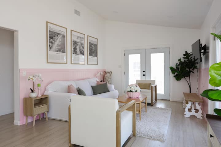 Renovated Beach Cottage- 2 Blocks From Beach! - San Diego, CA