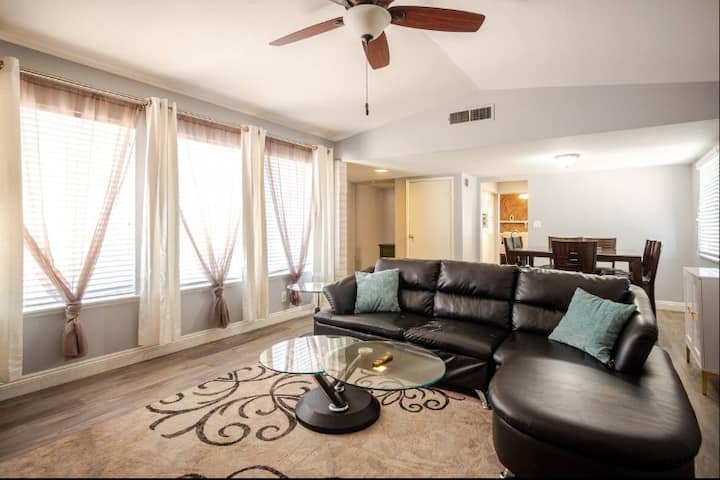 Your Home| Near Strip/with Pool, 8 Beds, Backyard - Las Vegas Strip, NV